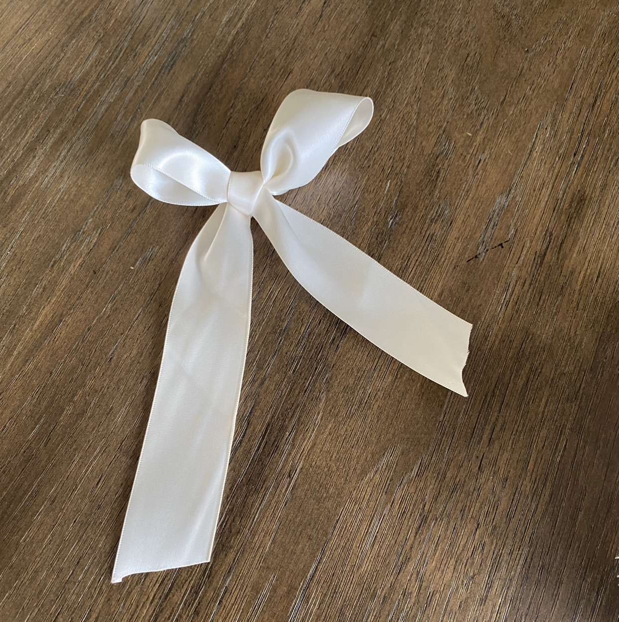How to Make a Simple Bow with Ribbon - Simplymarla