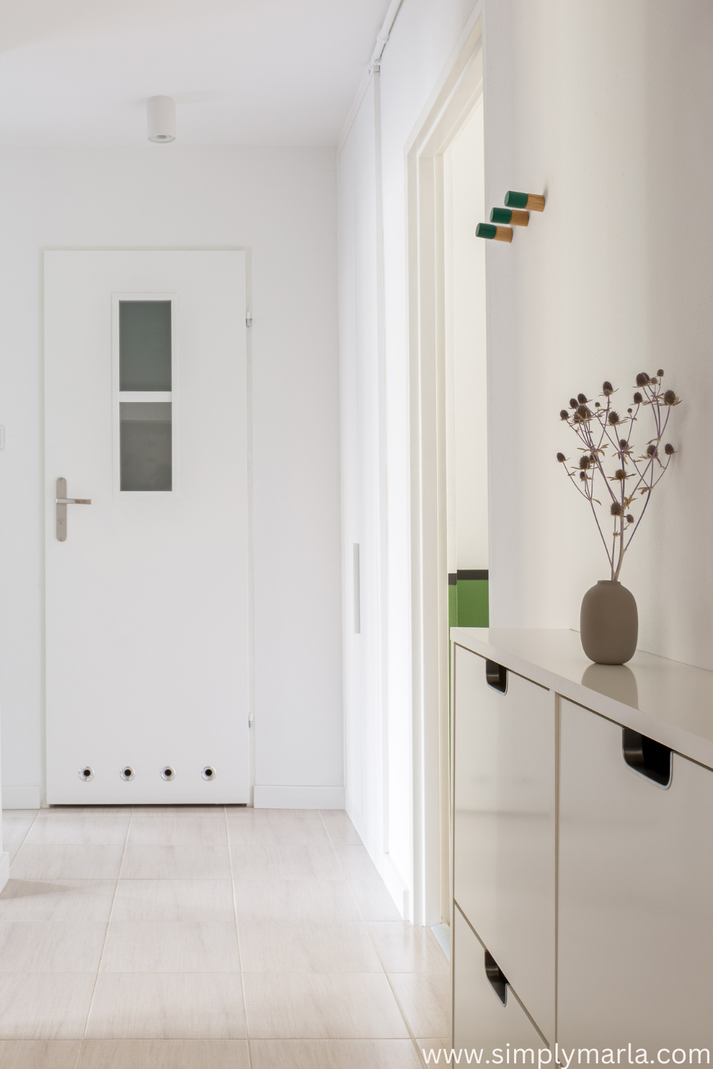 25 Ideas on How to Decorate a Small Hallway Table - Simplymarla