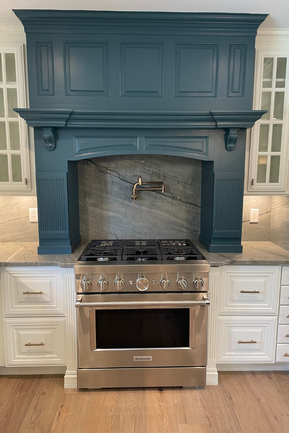 Breath of Fresh Design: 21 Inspiring Kitchen Vent Hood Ideas to Elevate ...